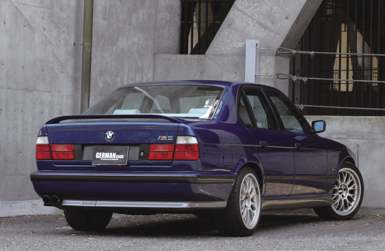 『時代を彩ったクルマ BMW M5 (E34)』職人が手作業で組み上げた絶品のストレートシックス｜German Cars（ジャーマンカーズ）