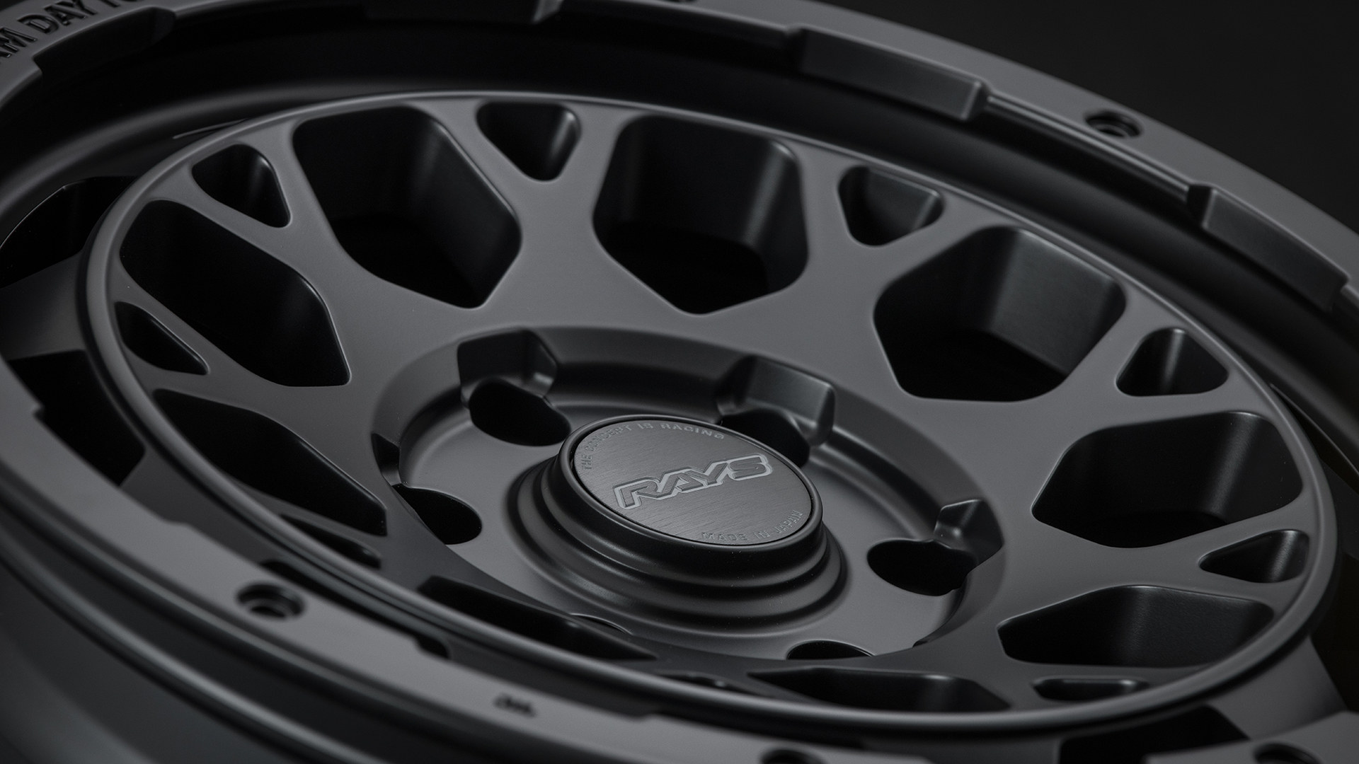 「RAYS」マットカラーが異彩を放つM9の造形を際立たせる「TEAM DAYTONA M9 BLACK EDITION」｜LETS GO 4WD WEB