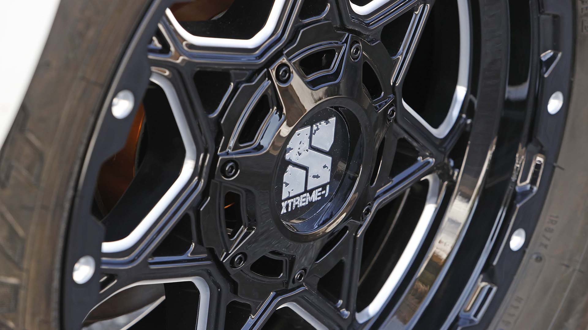 「MLJ」力強さと優雅さが融合した立体美に惹かれる「XTREME-J XJ06」｜LETS GO 4WD WEB