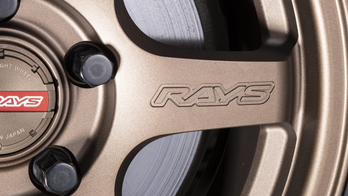 【RAYS】オフロード走行中の低圧時にタイヤとホイールのズレを抑制するローレット加工をいち早く採用「gram LIGHTS 57DR-X2」｜LETS GO 4WD WEB