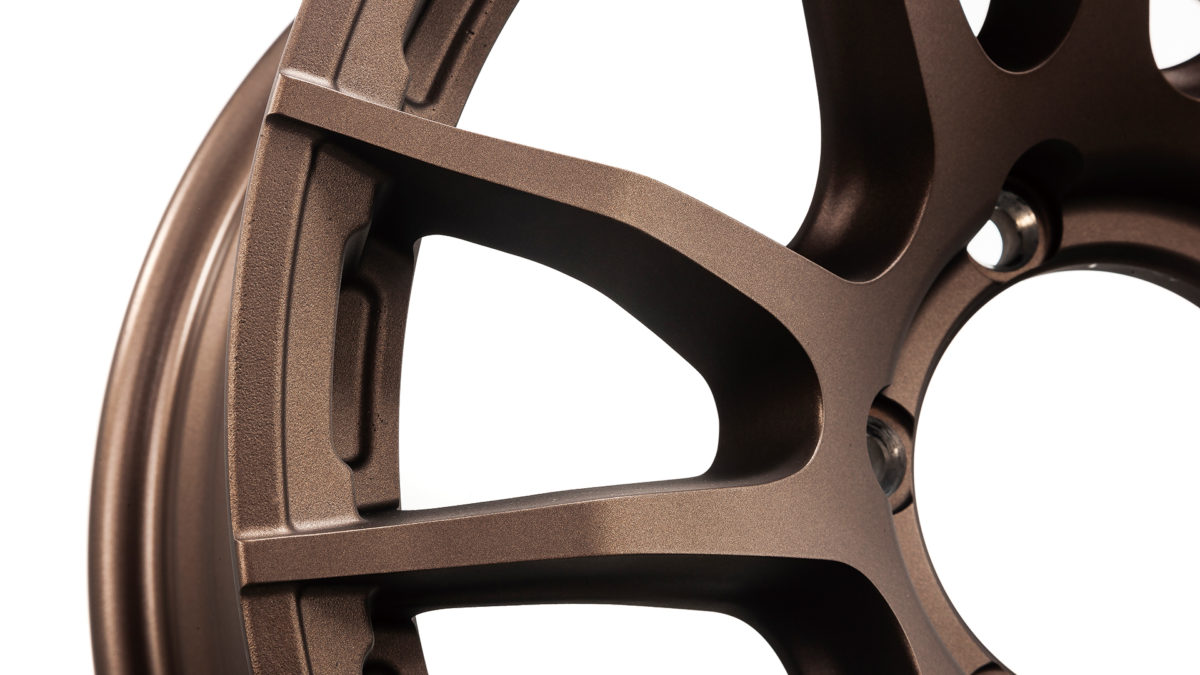 【RAYS】オーセンティックな2×6スポークの57XRを〝スピードブリックリム〟を採用してL.P.Sの4WDに特化「gram LIGHTS 57XR-X」｜LETS GO 4WD WEB