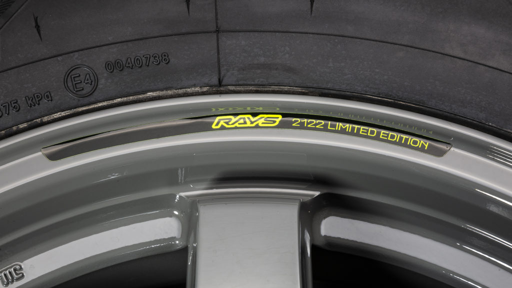 【RAYS】ロービジカラーを採用した限定モデル誕生「gram LIGHTS 57DR-X 2122Limited Edition」｜LETS GO 4WD WEB