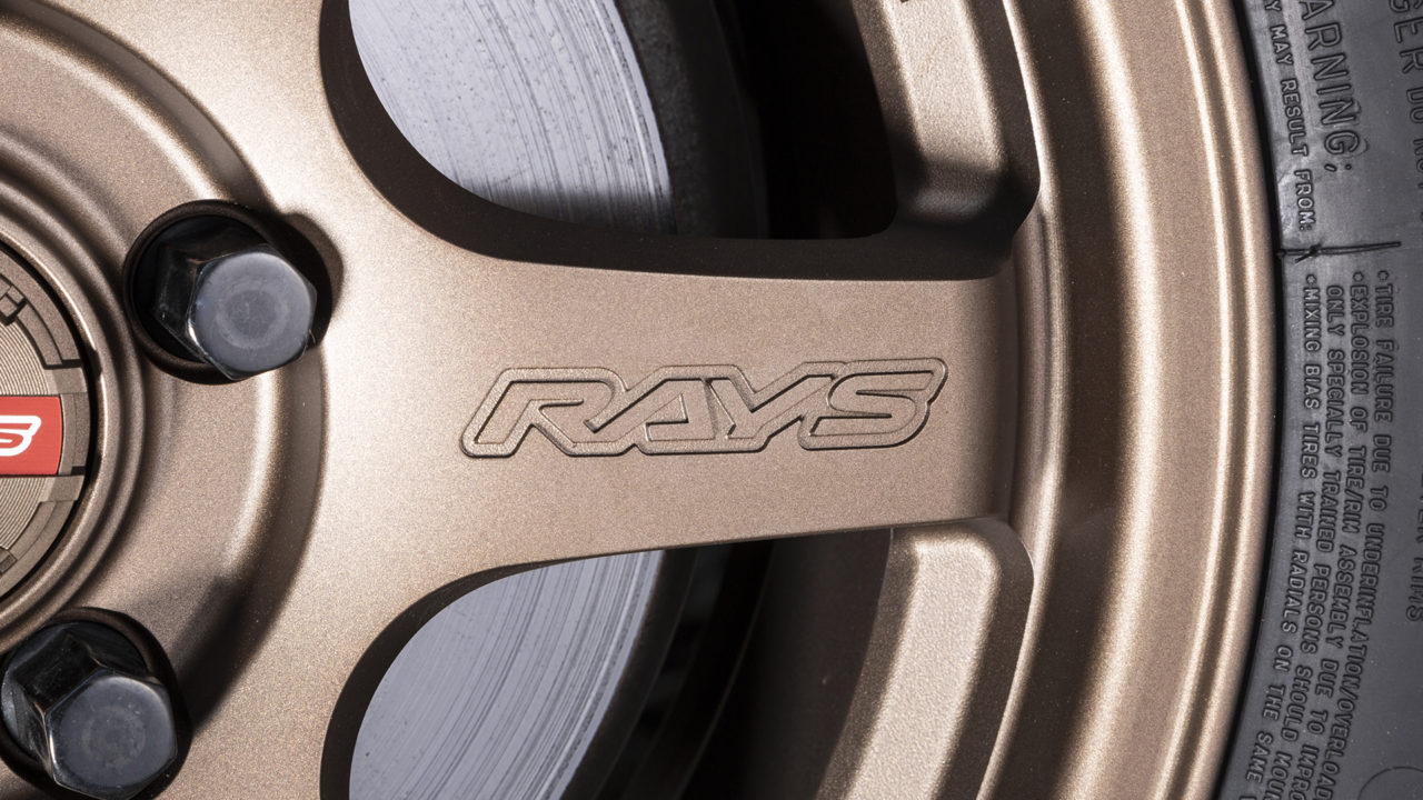 【RAYS】伝統の6スポークを継承しながらローレット加工をいち早く採用！「gram LIGHTS 57DR-X2」｜LETS GO 4WD WEB