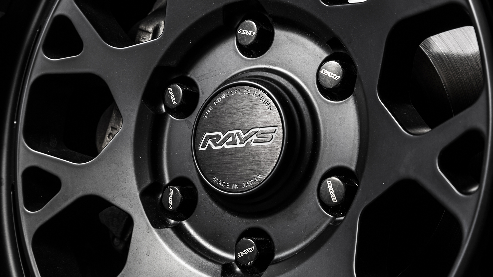 【RAYS】荒々しいブロックのオフロードタイヤや、ホワイトレタータイヤとのコンビネーションは抜群「TEAM DAYTONA M9 BLACK EDITION」｜LETS GO 4WD WEB
