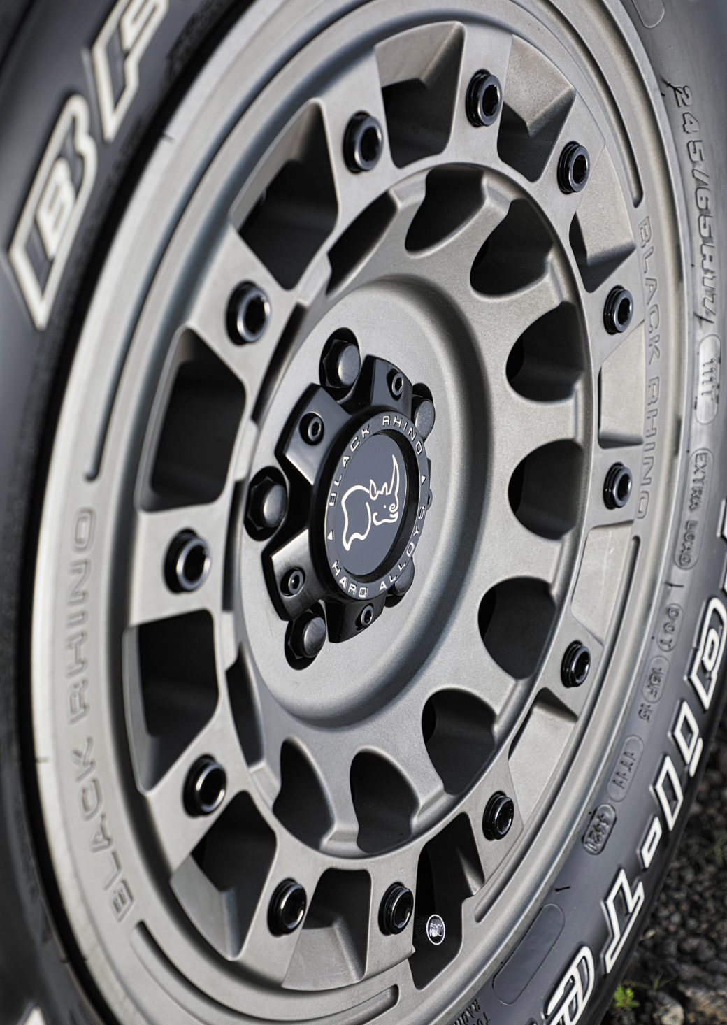 【MLJ】USホイールが日本から新作を発信！大胆なディスクとリムがスパルタン「BLACK RHINO FUJI」｜LETS GO 4WD WEB