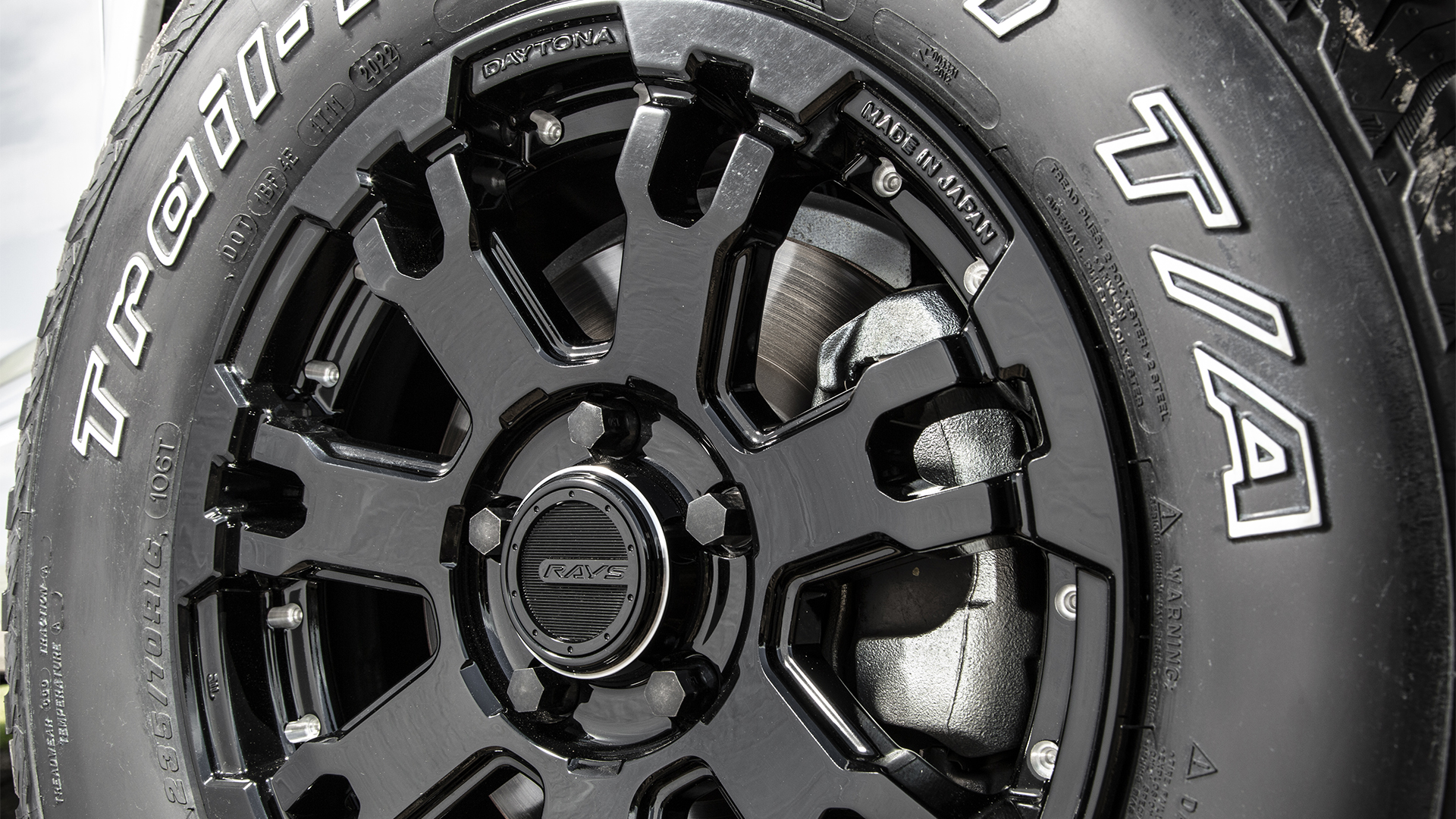 【RAYS】デリカD:5専用品の原点的な存在「TEAM DAYTONA FDX-F7」｜LETS GO 4WD WEB