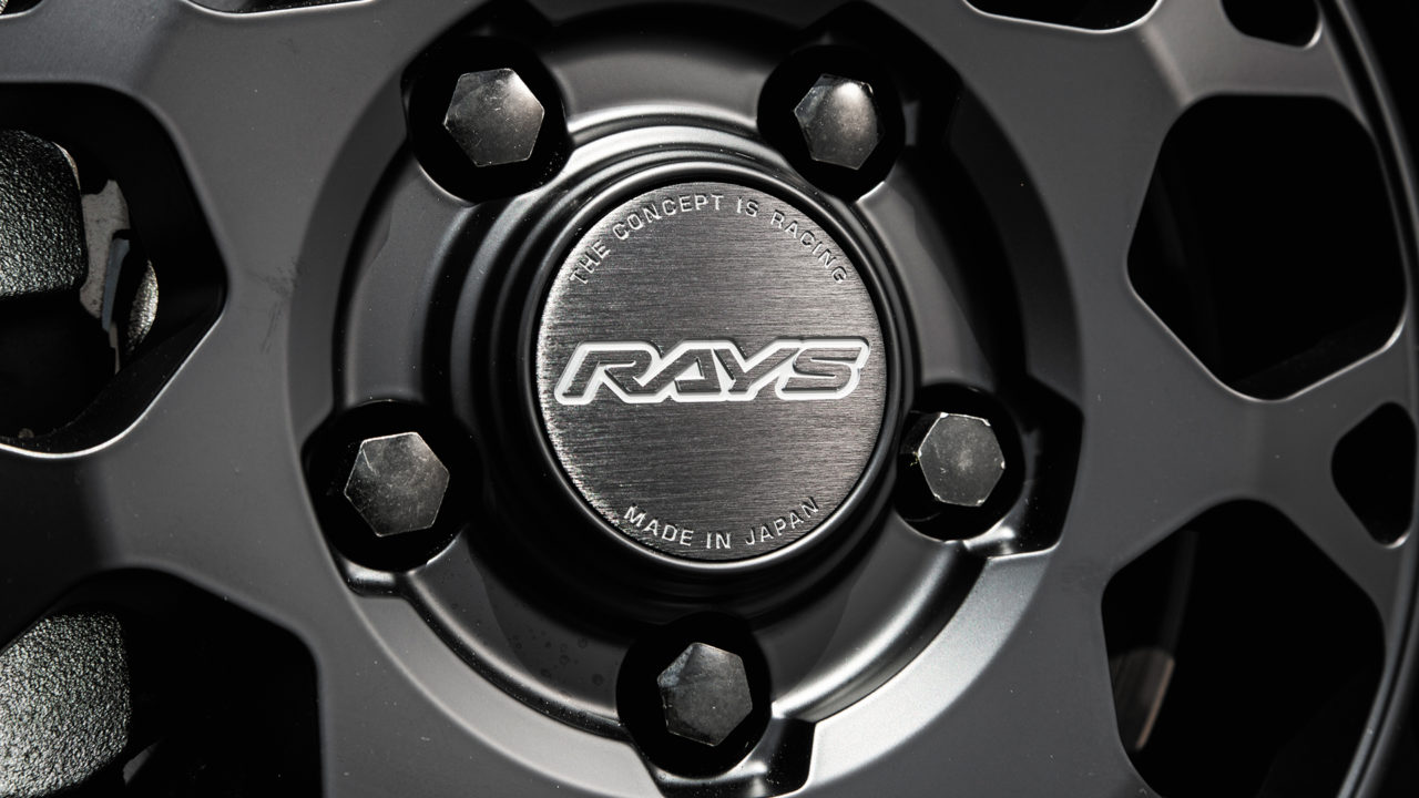 【RAYS】アルミ鍛造プレスの専用センターキャップもブラック化！チームデイトナの名作〝M9〟を極める半艶黒カラー仕様「M9 BLACK EDITION」｜LETS GO 4WD WEB