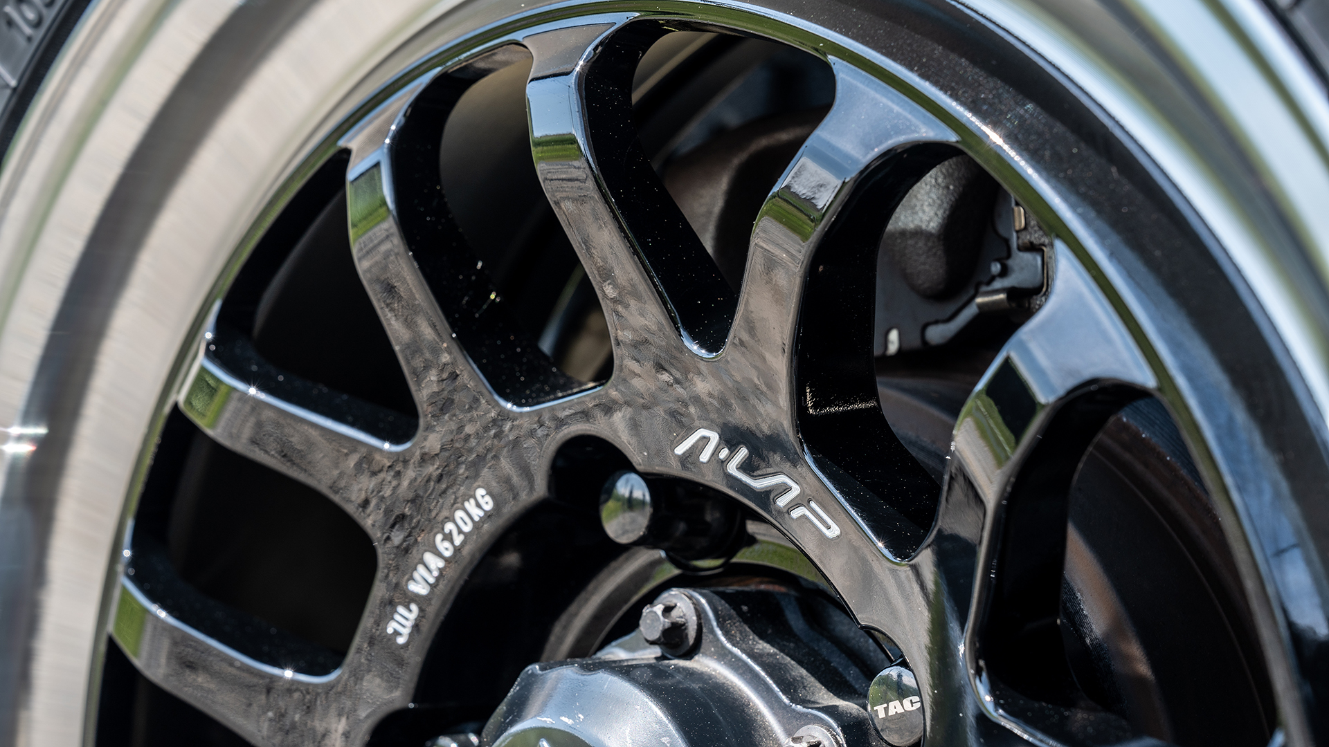 【RAYS】鍛造の堅牢性と軽さを待望の16インチで味わう「A・LAP‐07X」｜LETS GO 4WD WEB