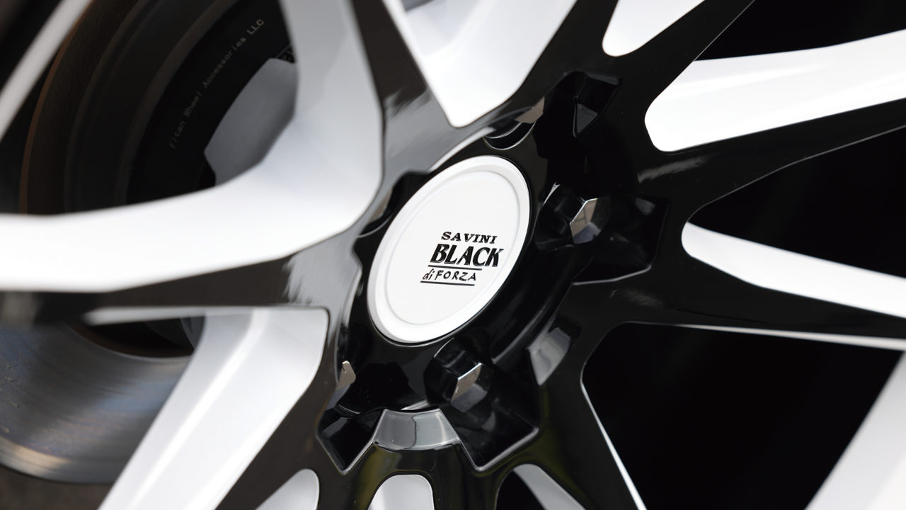 【SAVINI】洗練された美しさが息づく極限までシャープに施されたスポークのキャスト製アルミホイール「BLACK di FORZA BM12 ...