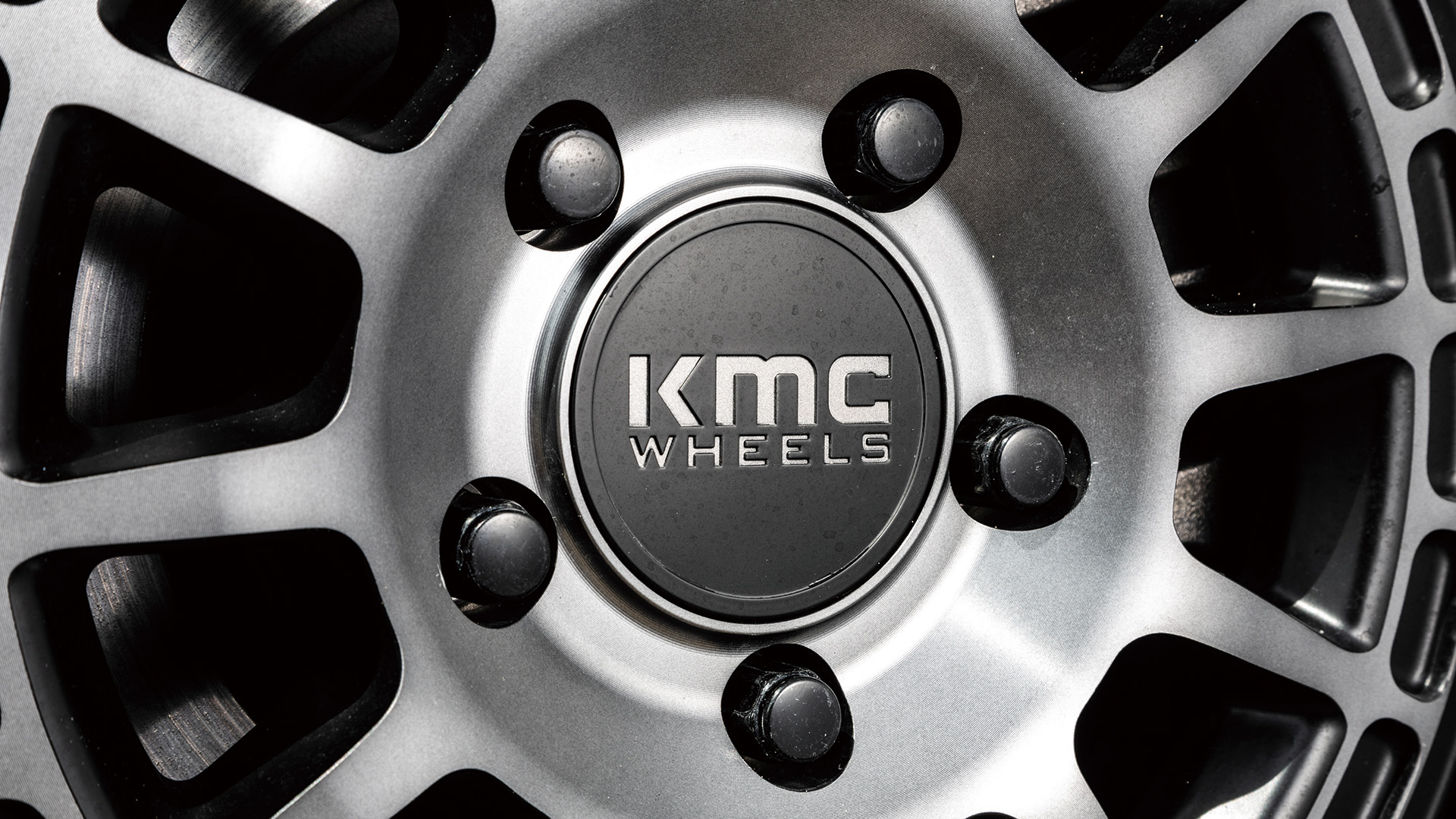 【KMC】キャンプから週末のトレイル散策まで様々なシーンでラングラーの存在を引き立ててくれる「KM719 CANYON」｜LETS GO ...