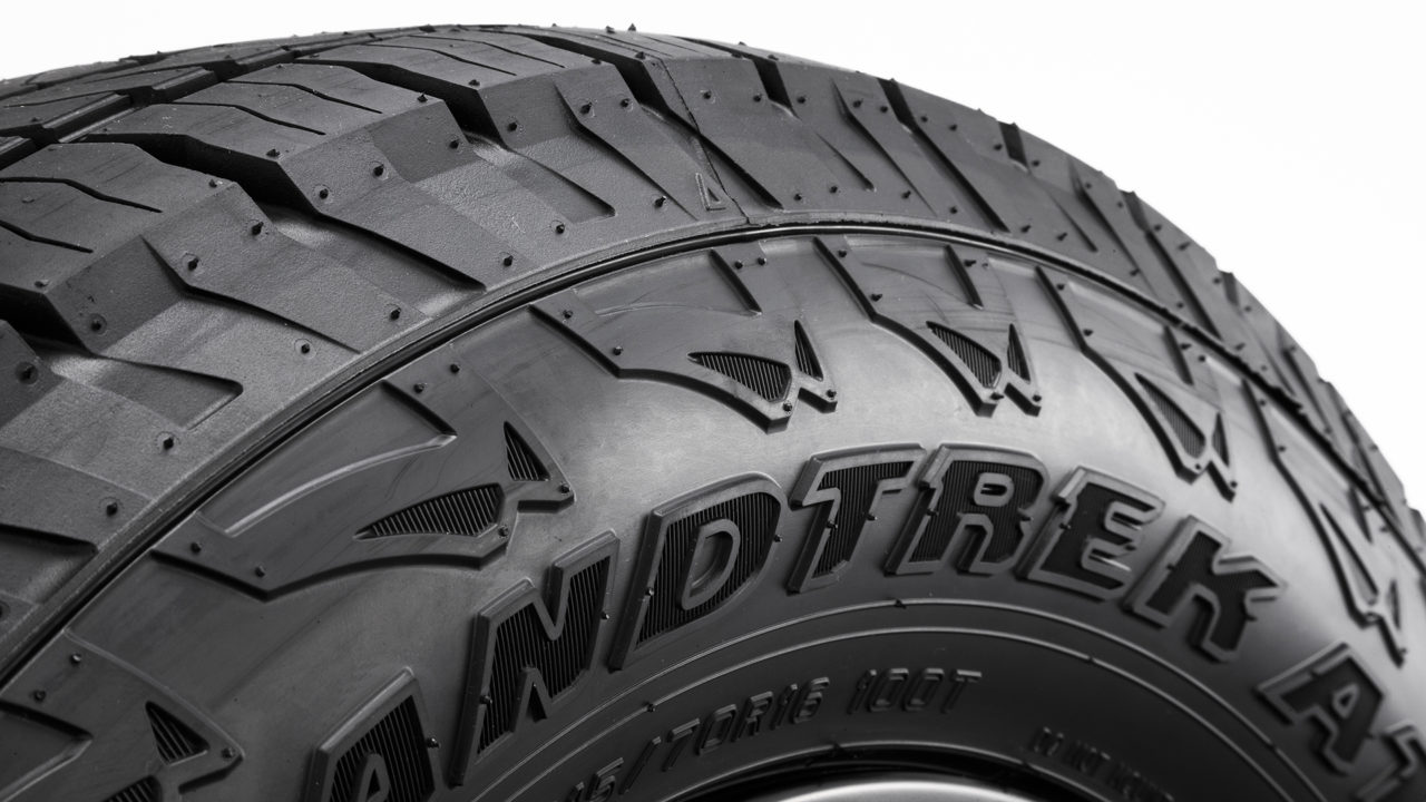 【DUNLOP】街へ、アウトドアへと出かけたくなる！操安性と静粛性にハマる「GRANDTREK AT5」｜LETS GO 4WD WEB