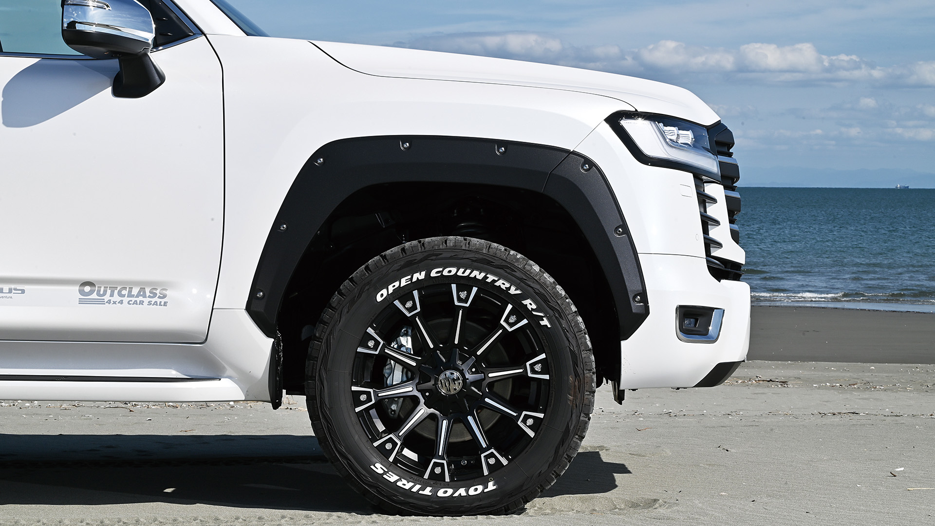 【CRIMSON】どんな表情にも溶け込むトレンドの概念に囚われない傑作「MG MONSTER」｜LETS GO 4WD WEB