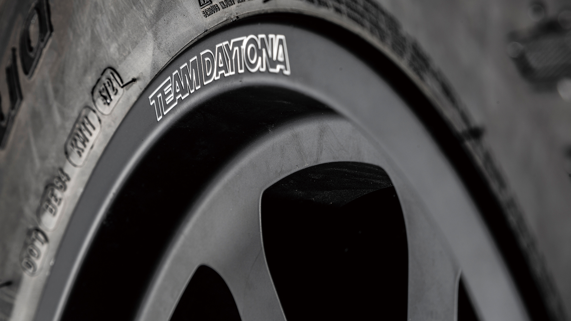 【RAYS】〝オフロードスポーツ〟をコンセプトとするDAYTONA・新シリーズの8スポーク「TEAM DAYTONA D108」｜LETS ...