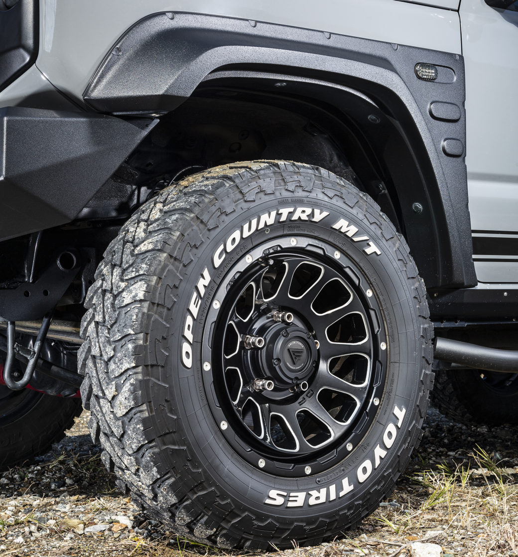 【DELTA FORCE】アーバンスタイルでも、リアルオフローダースタイルでも、重宝する革命的な造形美「OVAL」｜LETS GO 4WD WEB