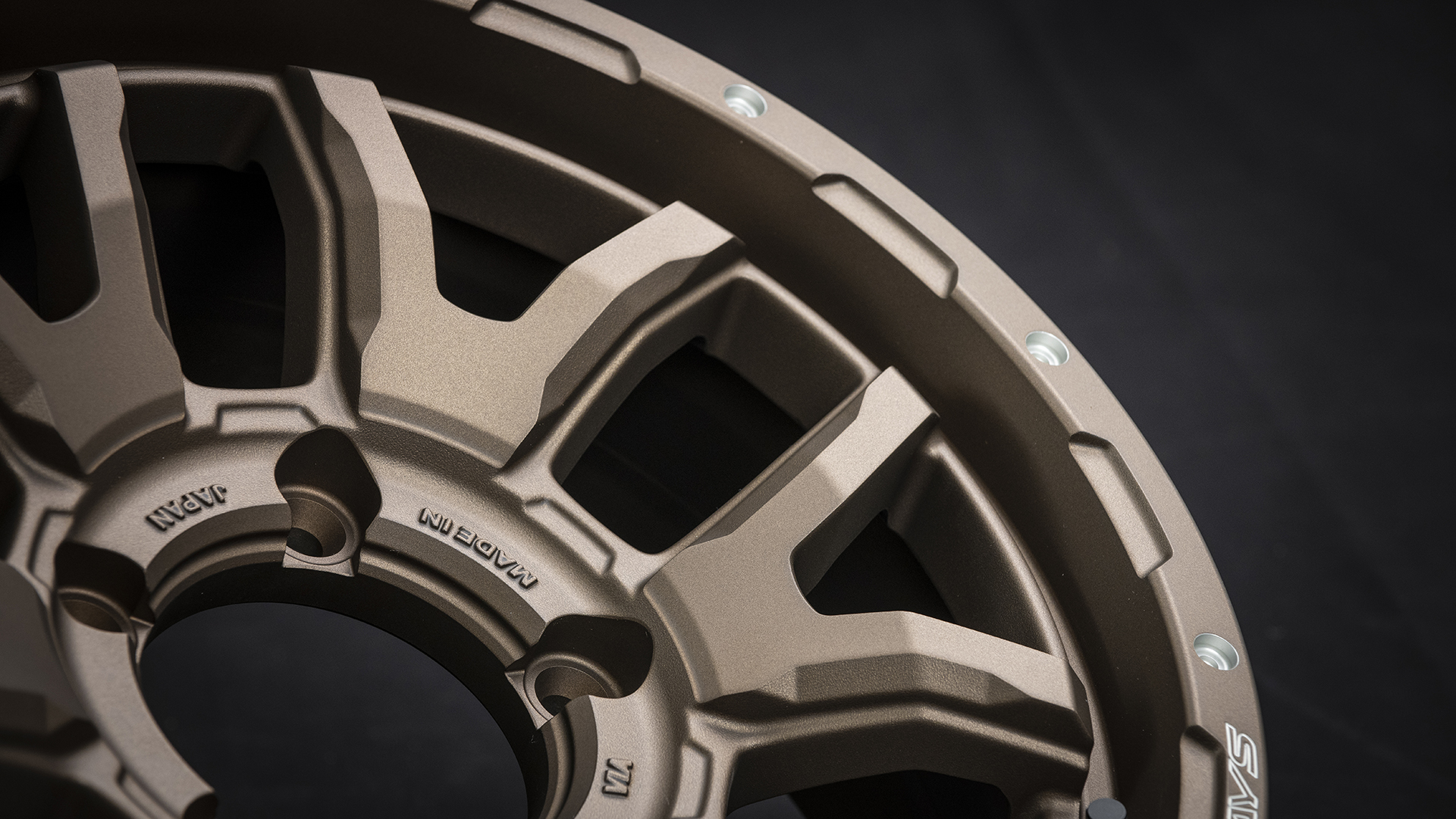 【RAYS】ジムニー シエラの力強さを引き出す「F6 Boost for JIMNY SIERRA」｜LETS GO 4WD WEB