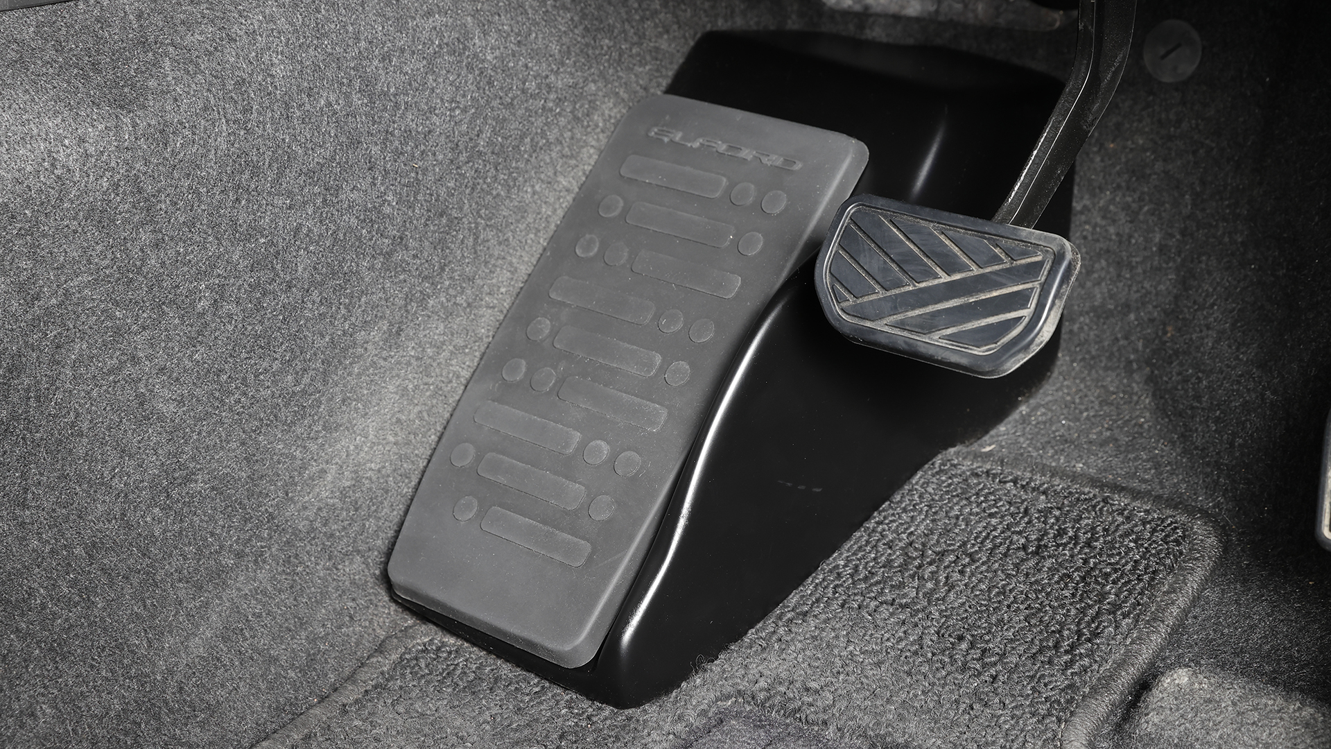 【ELFORD】スタイルだけでなく機能UPを図るELFORD流ジムニーパーツ、登場！｜LETS GO 4WD WEB