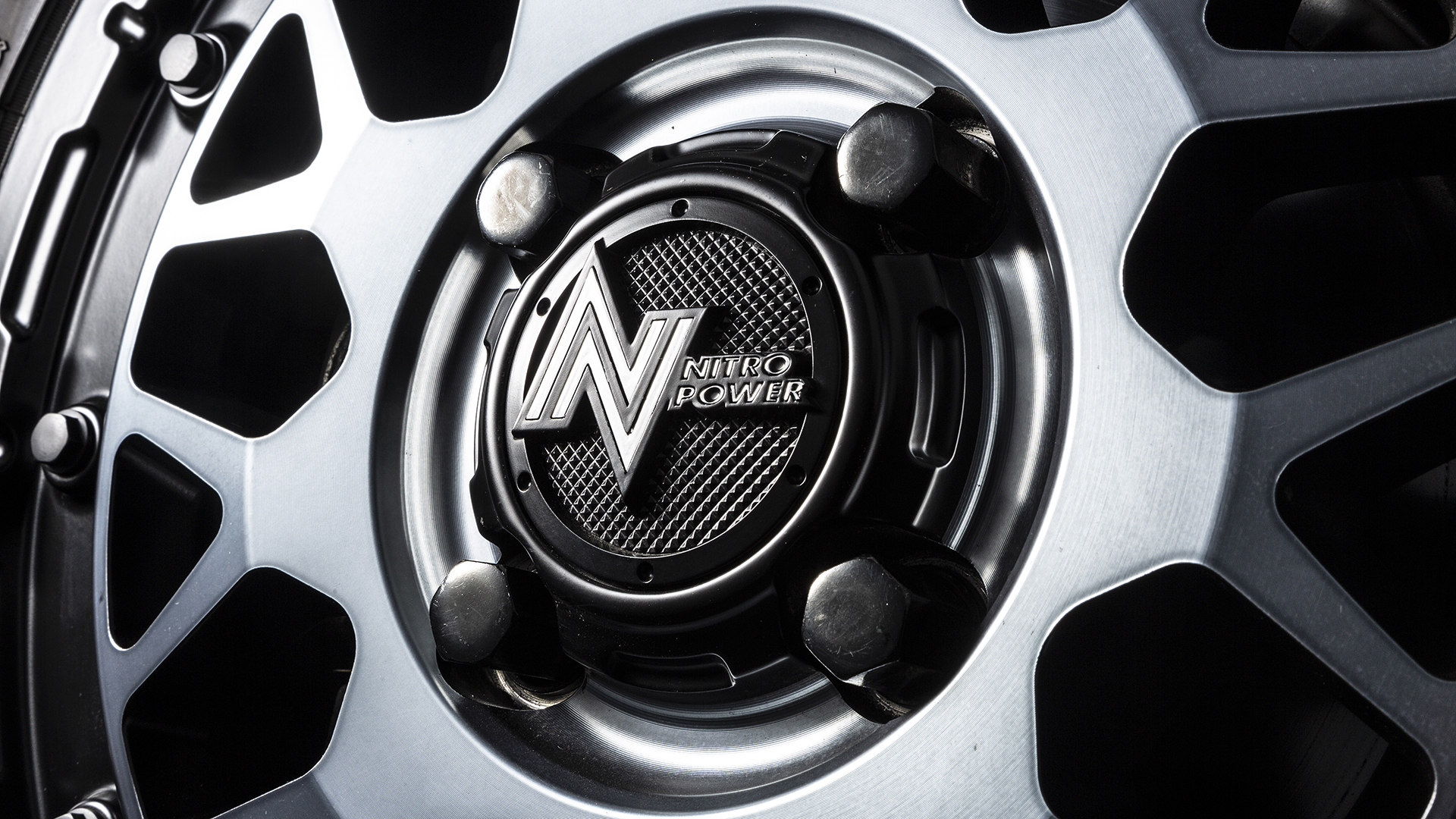 【NITRO POWER】インパクトのあるナイトロパワーオリジナリティのスタイルを演出「M29 STINGER」｜LETS GO 4WD WEB