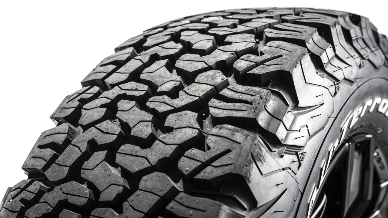 ハイラックスだからこそ、タイヤ＆ホイールにこだわる！カスタムタイヤ選びのススメ！｜LETS GO 4WD WEB