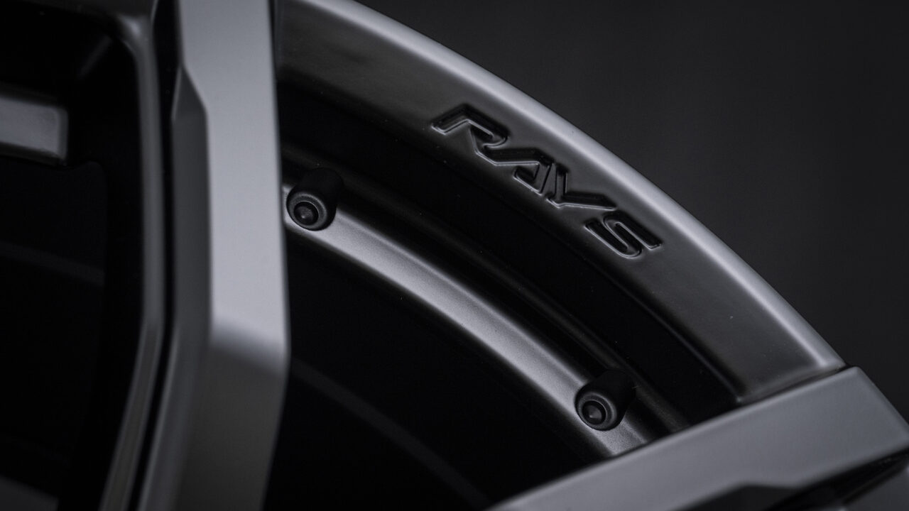 【RAYS】造形美を際立たせる特別なカラーリングの妙「F6 Gain BLACK EDITION」｜LETS GO 4WD WEB