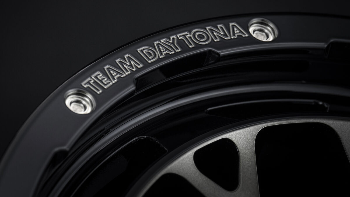 【RAYS】チームデイトナ随一の名作メッシュ〝M9〟が新時代のスタンダード〝M9＋〟に新生して6月に登場！｜LETS GO 4WD WEB