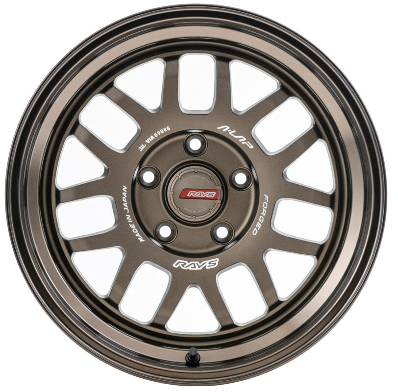 【RAYS】軽さと強さを兼ね備えたA・LAP-07XでデリカD:5の存在感と走破性を高める！「A・LAP-07X」｜LETS GO 4WD WEB