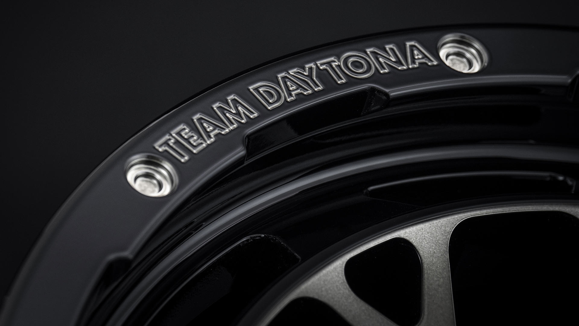 【RAYS】M9のスタイルはそのままに4％も軽いM9+が新登場「TEAM DAYTONA M9+」｜LETS GO 4WD WEB