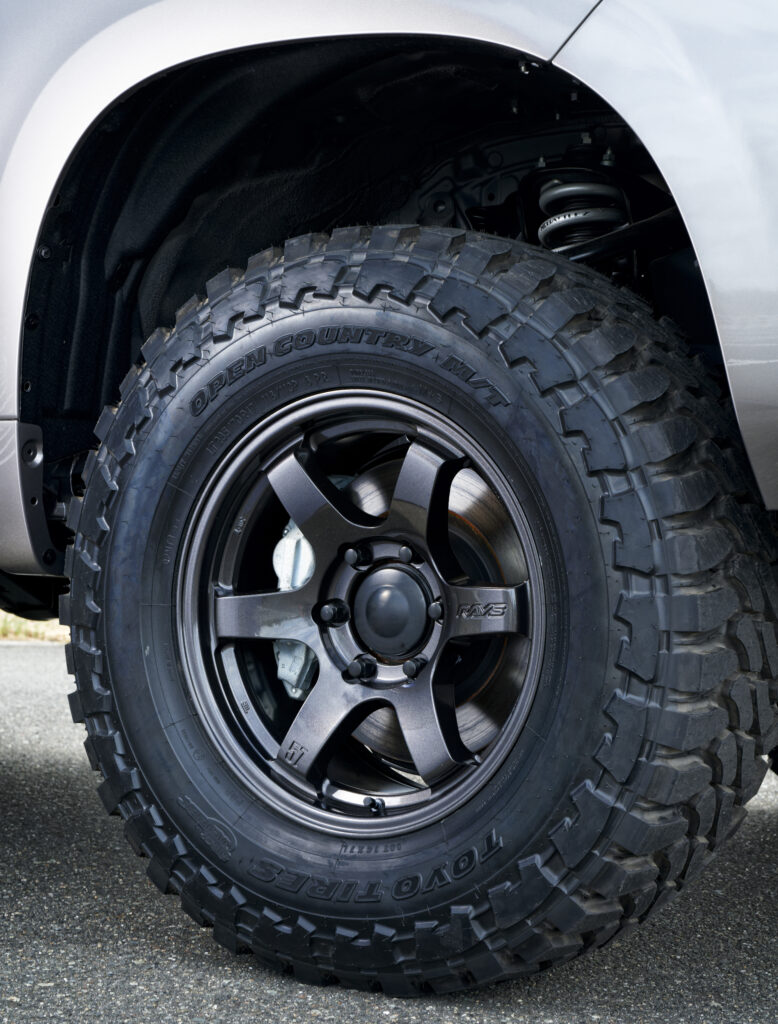 【RAYS】軽量と高剛性を極める鋳造スポーツホイールの最高峰！16・17・18の3サイズと肉厚タイヤでランクルにセット「gramLIGHTS 57DR‐X」｜LETS GO 4WD WEB