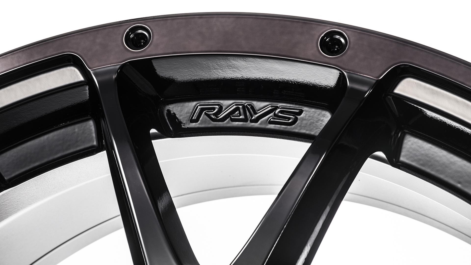 【RAYS】デリカD:5のプレミアム感を特別なカラーで格上げ！「HOMURA 2x7FA BLACK CLEAR EDITION」｜LETS GO 4WD WEB