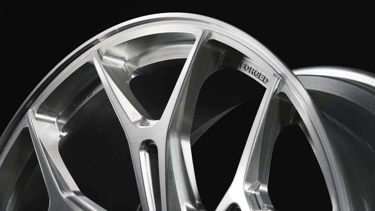 【TWS FORGED】サイズによって最適化された2つのリムフランジデザイン。オフロードテイストが光る鍛造ホイール｜LETS GO 4WD WEB