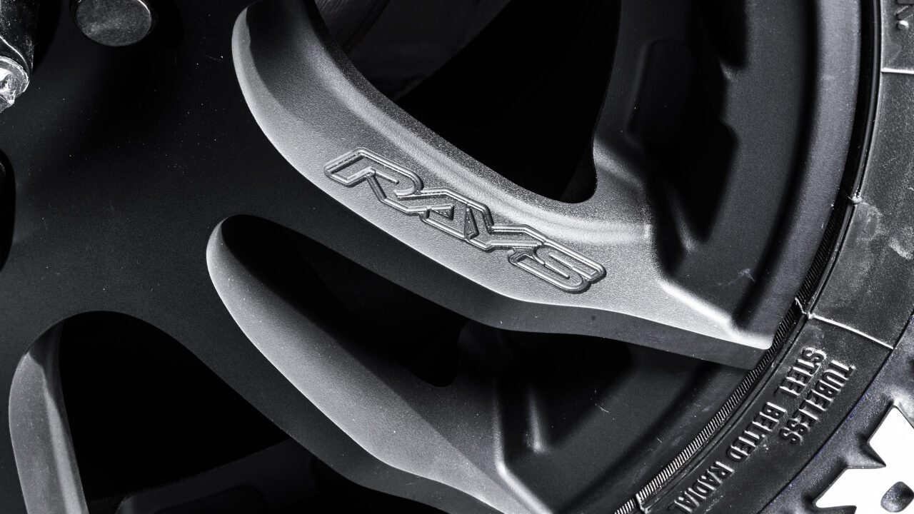 【RAYS】極限の走りに対応するOFF特化型57XR-Xをシエラで堪能する「gramLIGHTS 57XR-X」｜LETS GO 4WD WEB