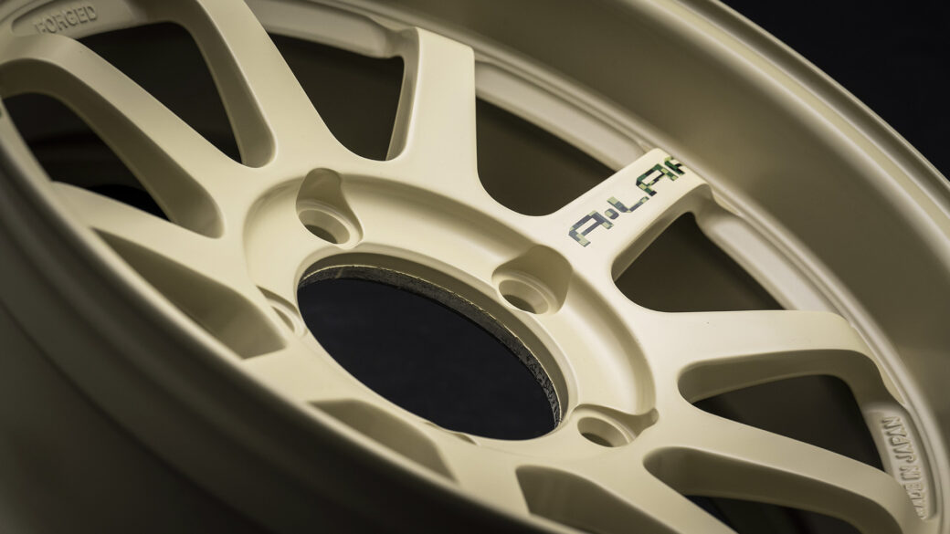 【RAYS】ジムニーのアウトドア度を高めるアースカラーのA・LAP-Jが爆誕！「A・LAP-J DESERT EDITION」｜LETS GO 4WD WEB