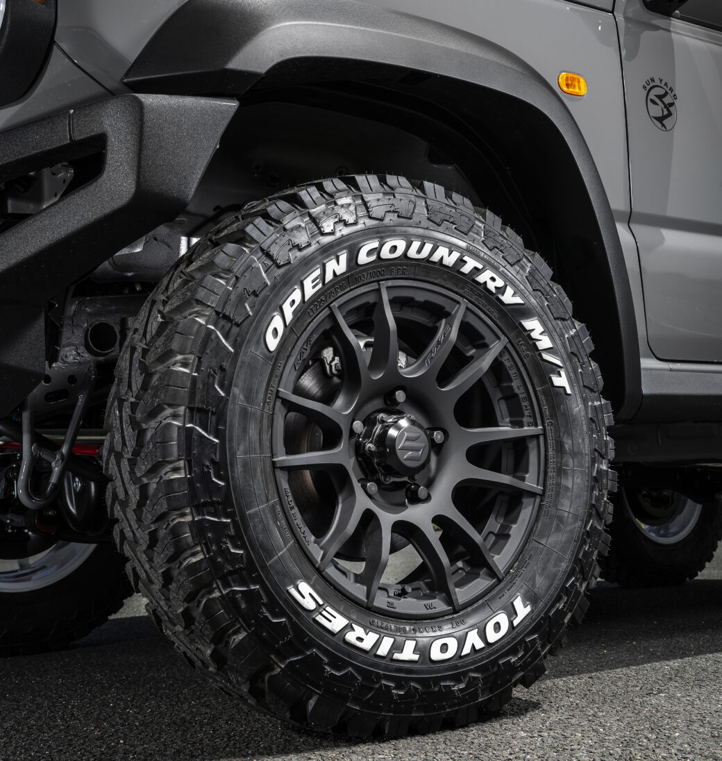 【RAYS】極限の走りに対応するOFF特化型57XR-Xをシエラで堪能する「gramLIGHTS 57XR-X」｜LETS GO 4WD WEB