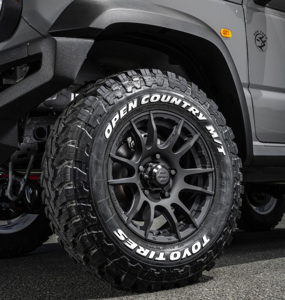 【RAYS】極限の走りに対応するOFF特化型57XR-Xをシエラで堪能する「gramLIGHTS 57XR-X」｜LETS GO 4WD WEB