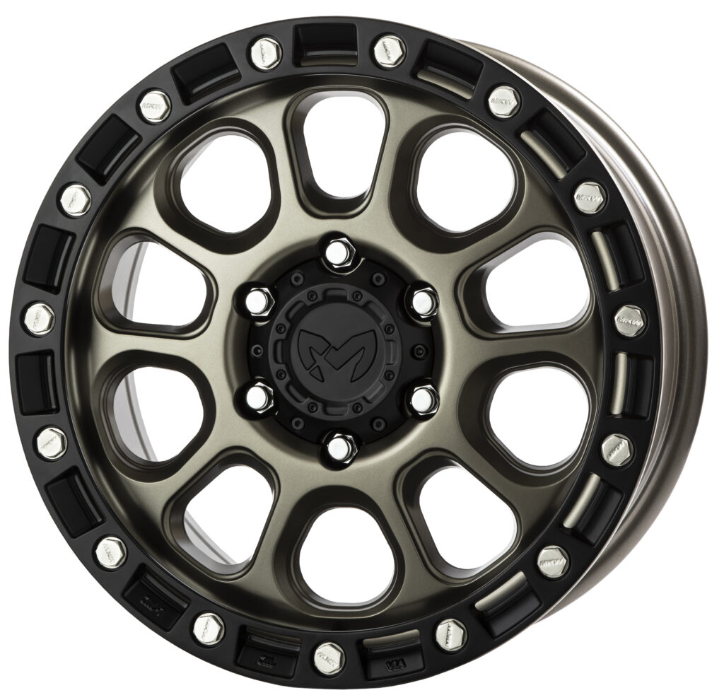 【MKW】無骨さを増幅させる17インチの逞しい足元「M204」｜LETS GO 4WD WEB