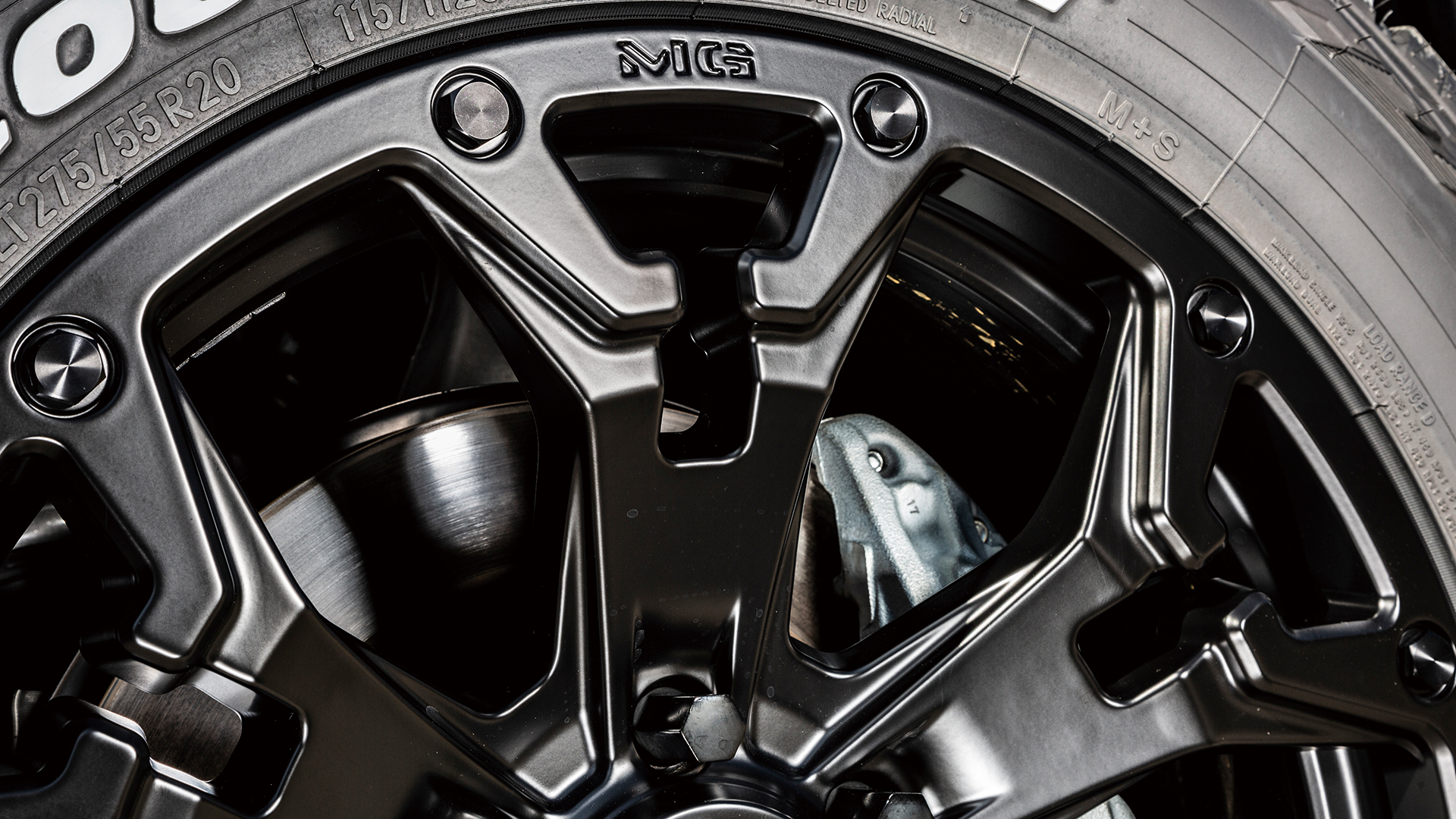 【CRIMSON】MG GOLEMの〝軽〟専用モデル！随一の存在感と圧巻の迫力を誇る「MG GOLEM Jr.」｜LETS GO 4WD WEB