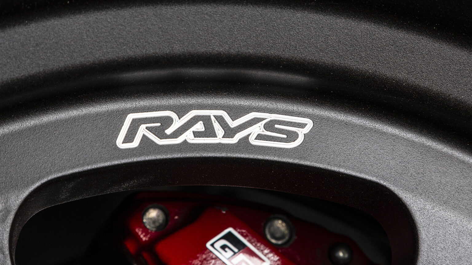 【RAYS】シンプルクリーン＆大胆な5スポークはUSトレンドを意識！北米市場でマストな耐荷重をクリアする設計の鍛造ホイール「A・LAP‐05X」｜LETS GO 4WD WEB