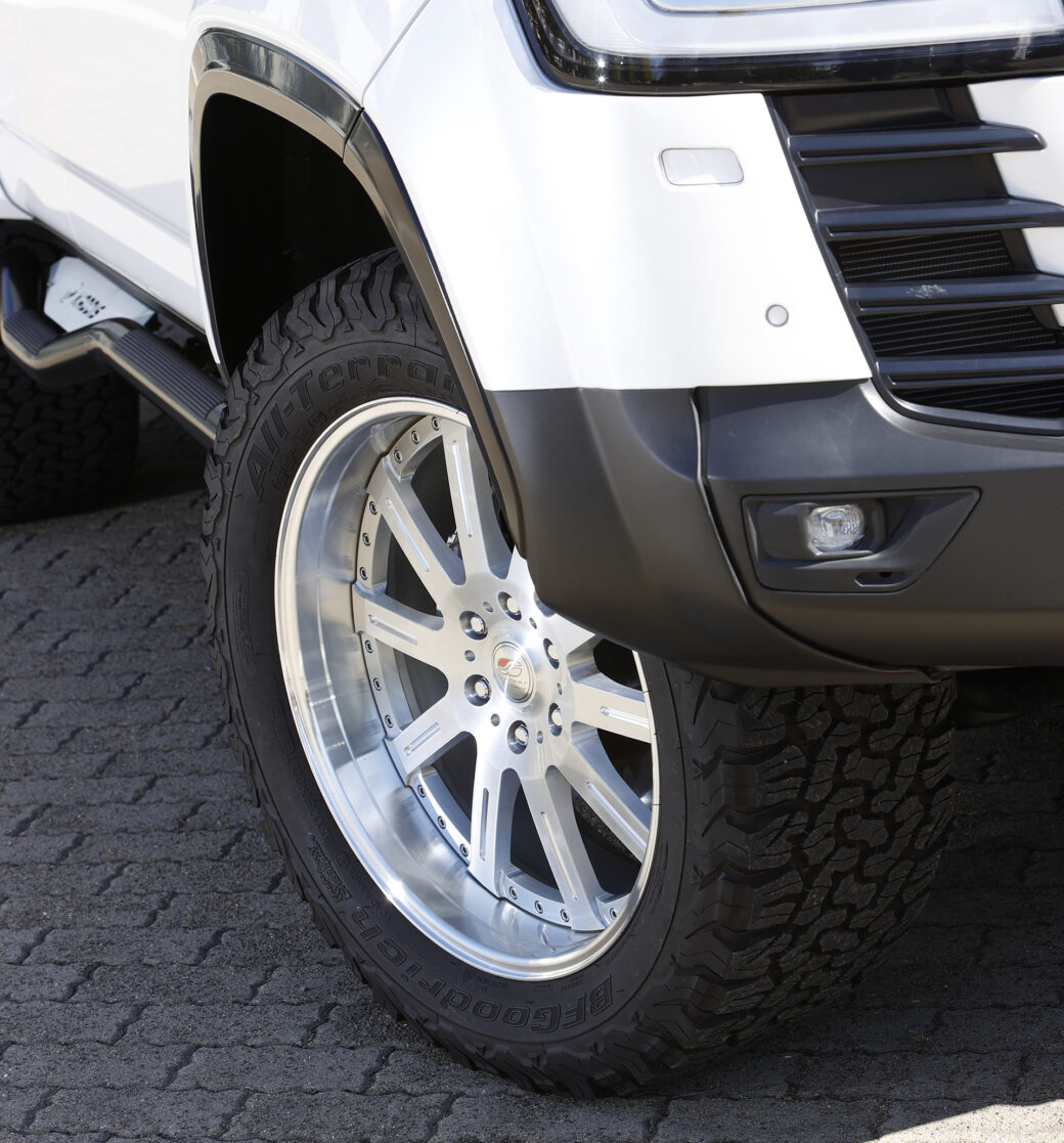 【ELFORD】22インチで圧倒的な大径オフロードスタイルを演出できる日本製鍛造2ピースという選択「ELFORD Lancelot」｜LETS GO 4WD WEB