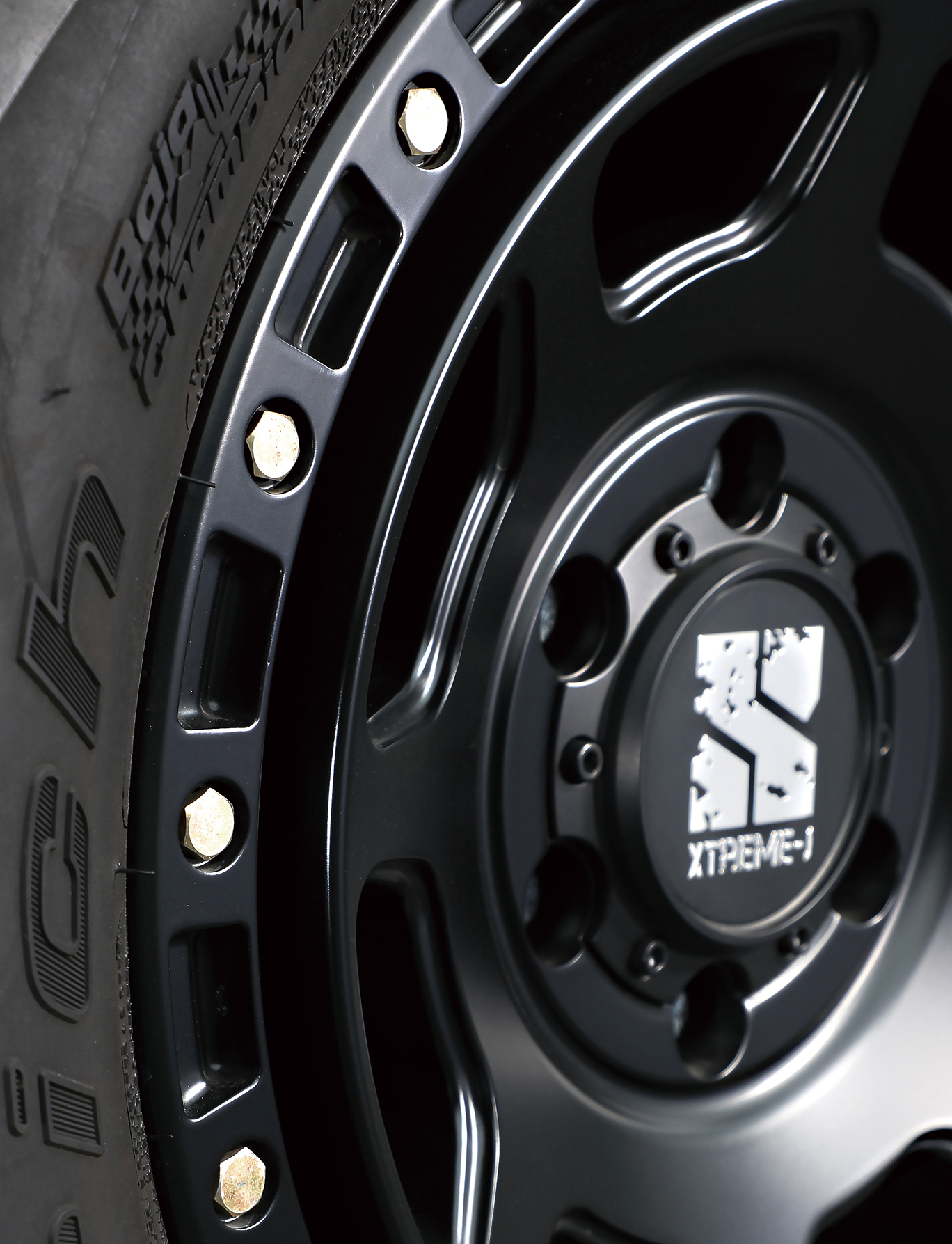 【MLJ】圧巻の深さと8スロットディスクにビードロックテイスト!!カラーでも魅せるエッジの効いたアメリカンホイール「XTREME-J XJ07 ...