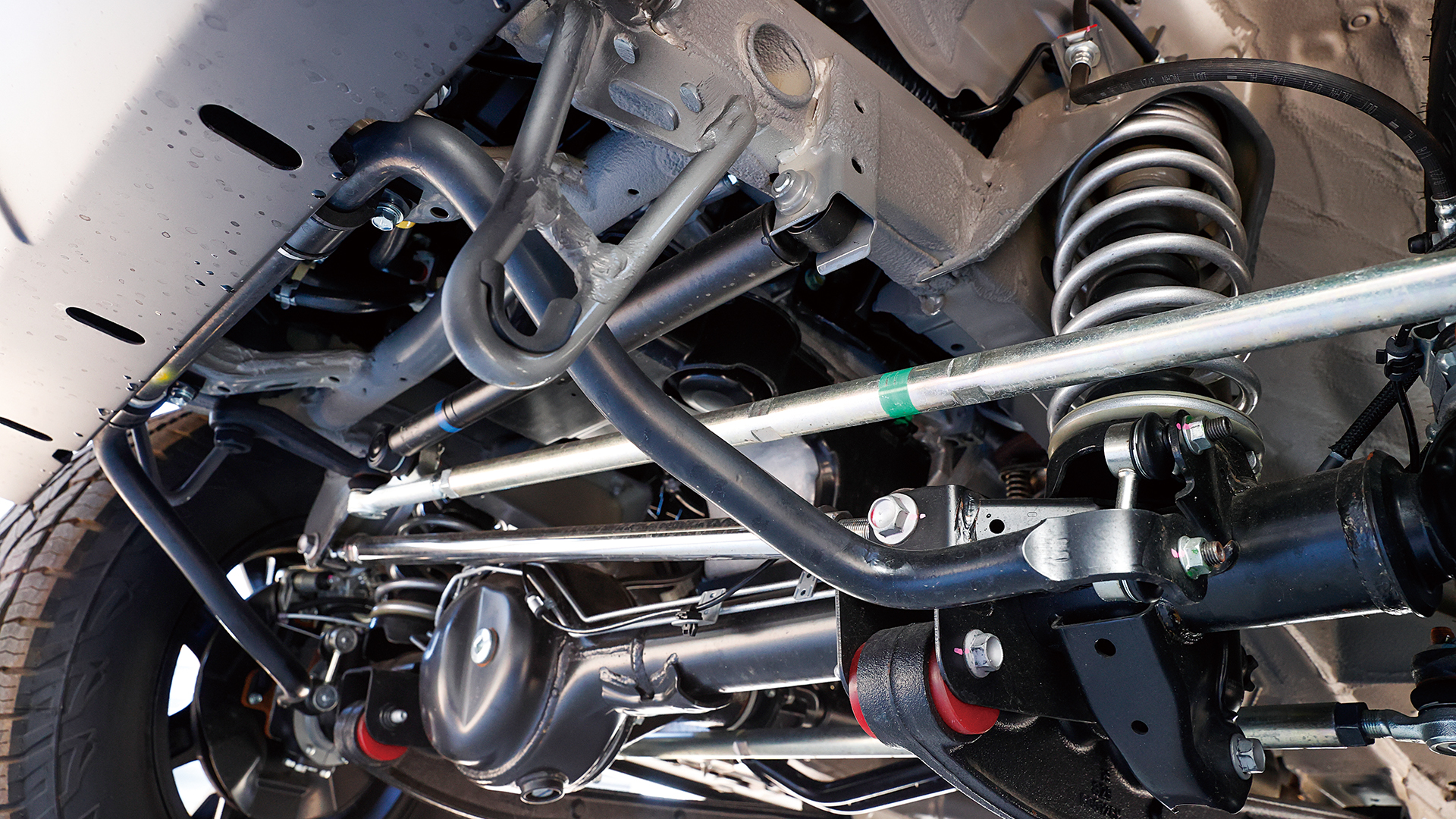 【KUHL JAPAN】ジムニーらしさを損なうことなく、よりスポーティ性を強調させる！｜LETS GO 4WD WEB