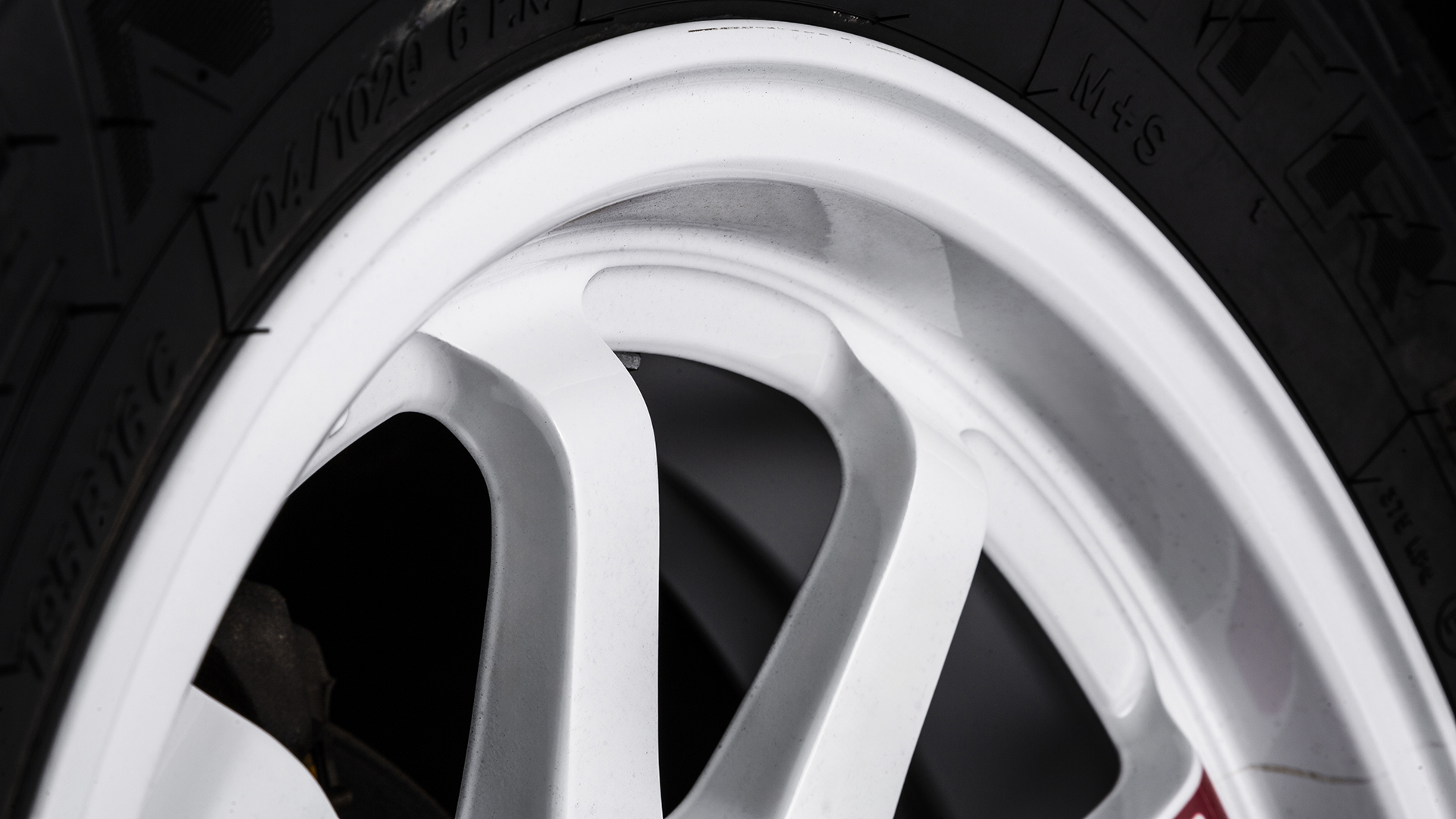 【RAYS】軽量で高強度な競技スペックを誇る「A-LAP-J PRO」｜LETS GO 4WD WEB