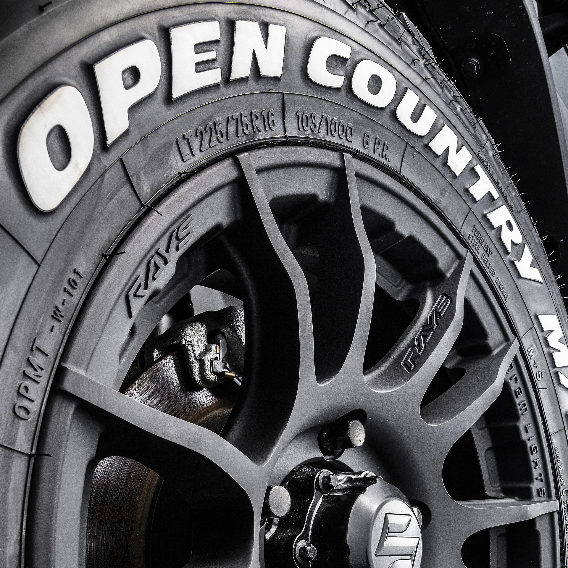 【RAYS】グラムライツ流の独創的リムデザイン「gramLIGHTS 57XR‐X」｜LETS GO 4WD WEB