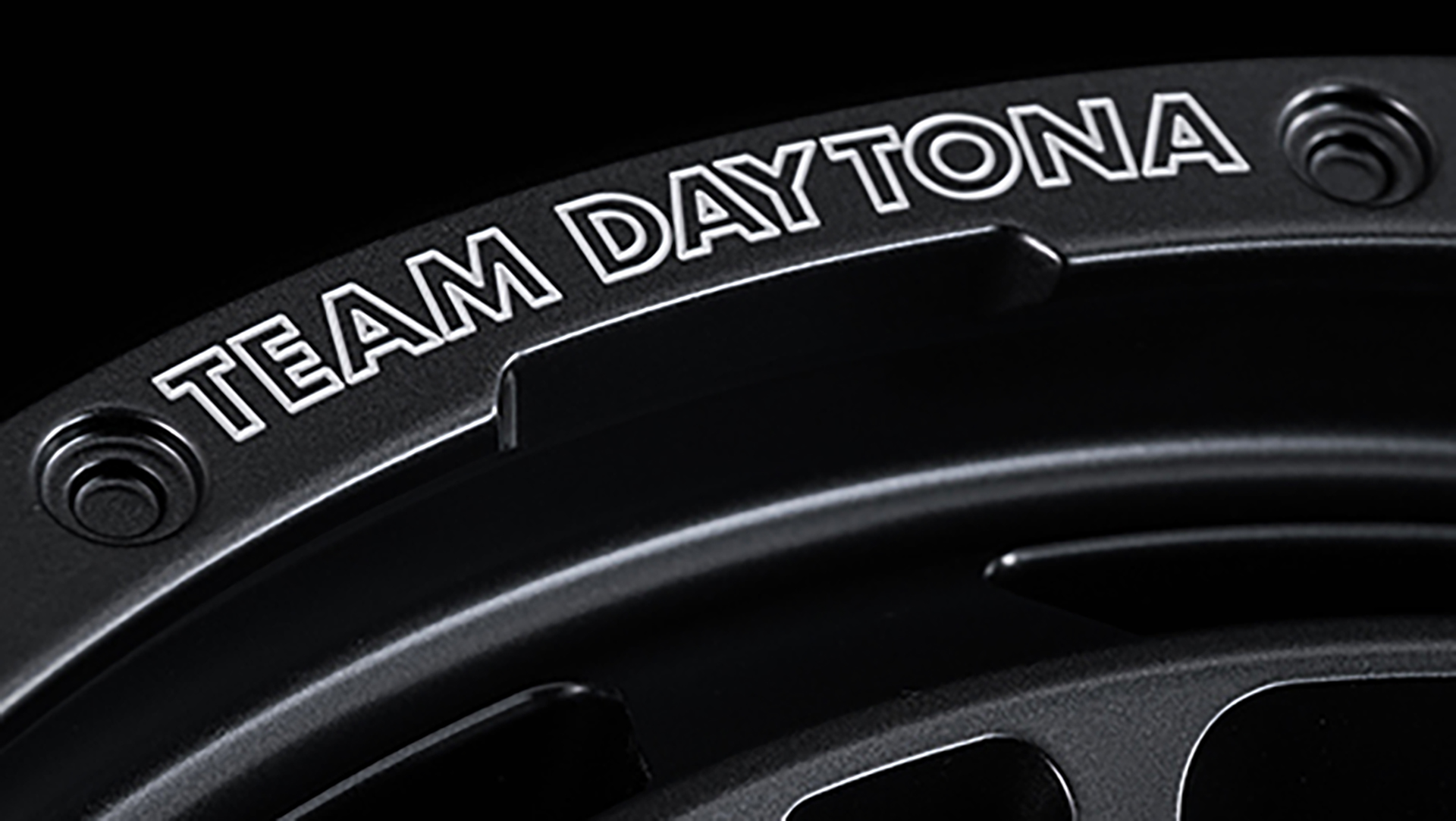 【RAYS】オン・オフにマッチするカラーを新採用「TEAM DAYTONA M9＋ SpecM」｜LETS GO 4WD WEB