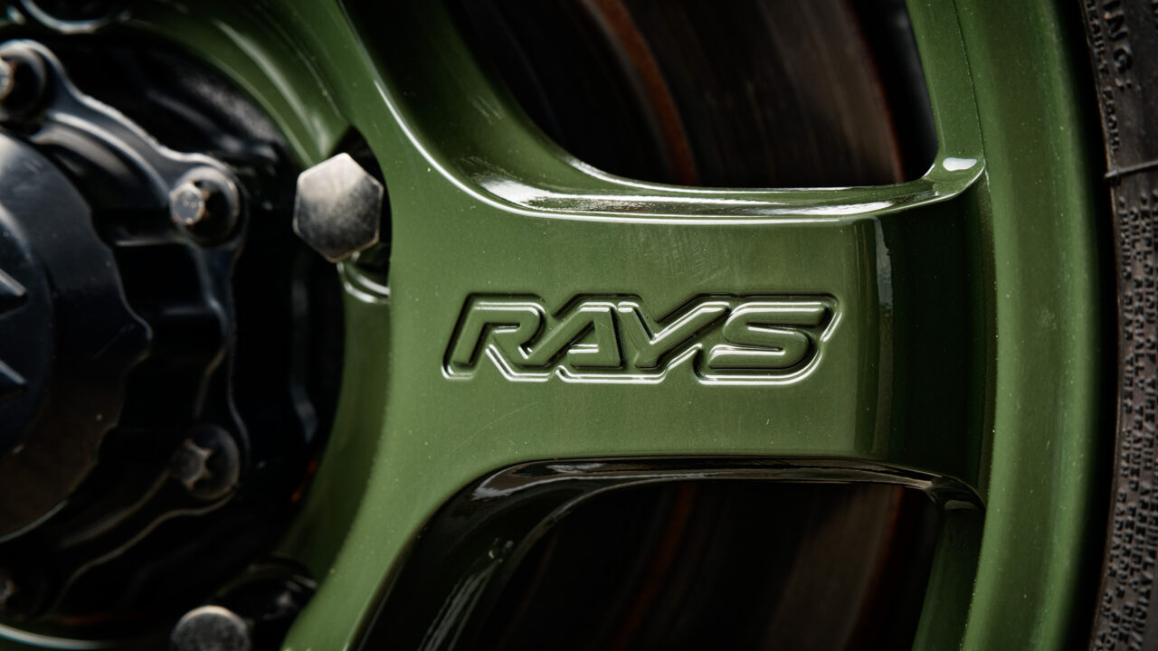 【RAYS】走りを追求する57DR-Xの新作！話題の限定色ジャングルグリーンが登場「gram LIGHTS 57DR-X」｜LETS GO 4WD WEB