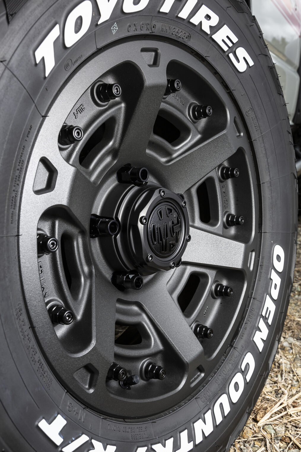 【CRIMSON】強靭でアグレッシブなフォルムとそこから想像できない軽さを誇る！「MG ARMOR FF」｜LETS GO 4WD WEB