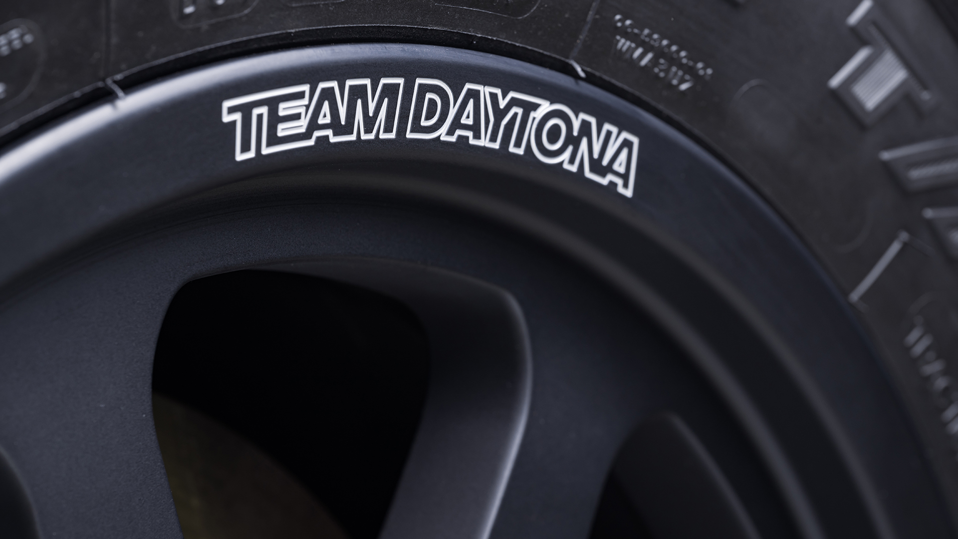 【RAYS】新世代ランドクルーザー250に合わせるアルミホイールはTEAM DAYTONA D108車検対応ドンピシャサイズがお勧め「TEAM DAYTONA D108」｜LETS GO ...