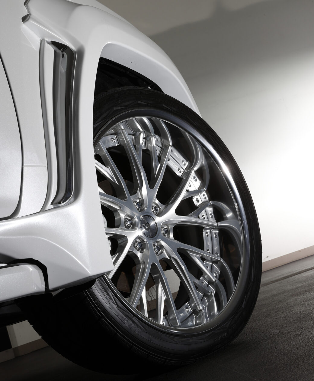 【WORK】迫力の大口径とタフ系OFFボトム！「LS VAJRA SUV」｜LETS GO 4WD WEB