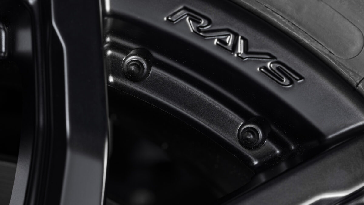 【RAYS】洗練された高級感を生み出すロングスポーク＆コンケイブ「TEAM DAYTONA F6 Gain BLACK EDITION」｜LETS GO 4WD WEB