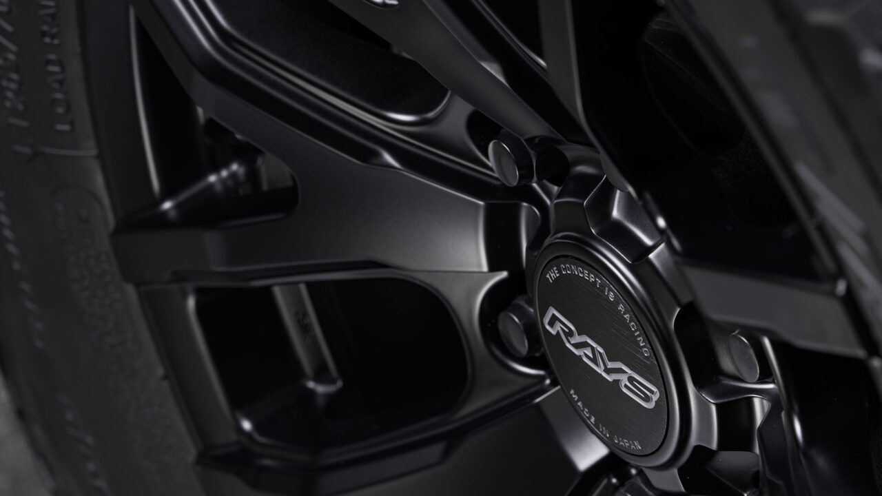 【RAYS】洗練された高級感を生み出すロングスポーク＆コンケイブ「TEAM DAYTONA F6 Gain BLACK EDITION」｜LETS GO 4WD WEB