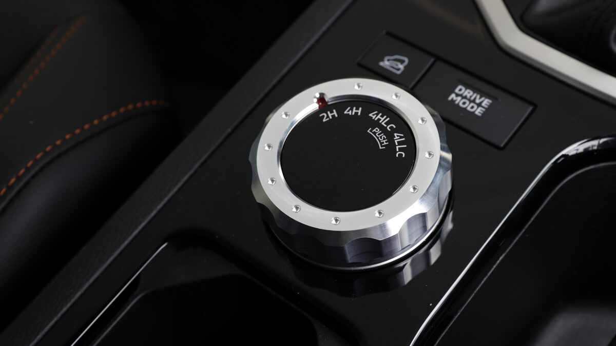 【X-FANG】内外装パーツに加え走りの性能も追求！｜LETS GO 4WD WEB