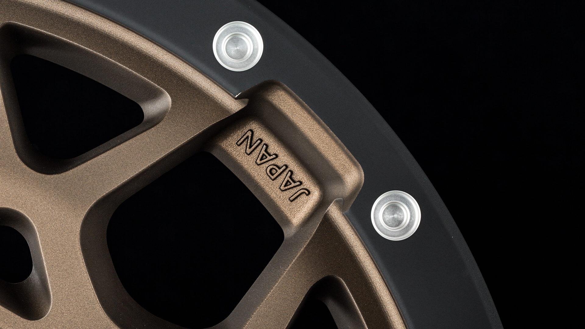 【RAYS】リムフランジをブラックに着色！よりワイルドに変身を遂げたM8「TEAM DAYTONA M8 xB Edition」｜LETS GO 4WD WEB